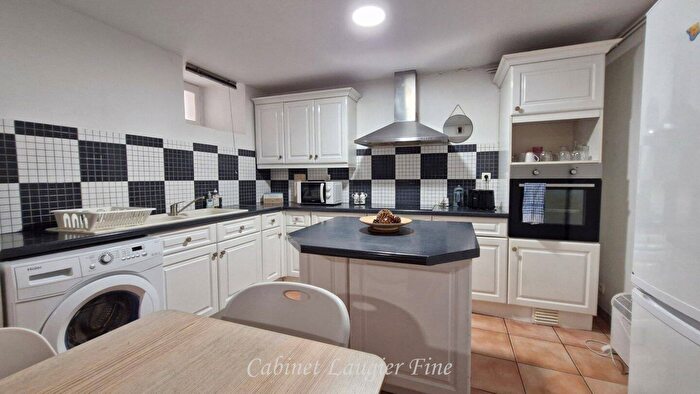 Appartement à louer - Marseille ème arrondissement - 3 pièces - 2 chambres