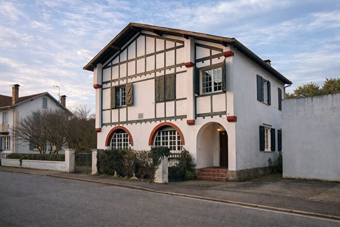 Maison à vendre - Saint-Palais - 8 pièces - 4 chambres