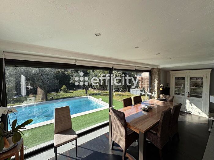 Maison à vendre - Mougins, Saint-Martin, Jylloue - 5 pièces - 3 chambres