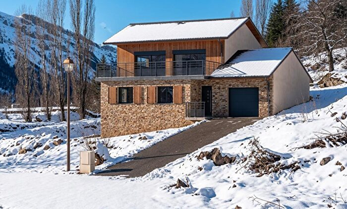 Maison 4 pièces à vendre à Égat