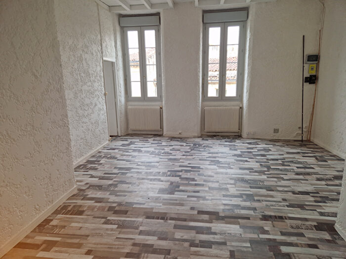 Macau : Appartement 3 pièces à louer