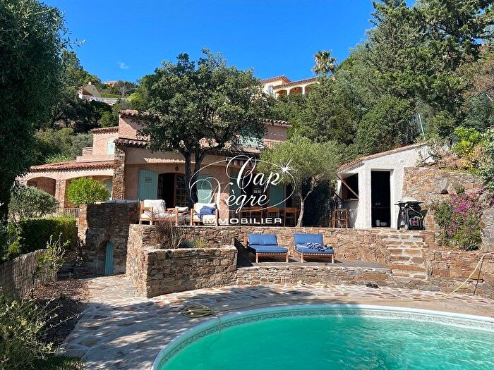 Le Lavandou, Fossette, Aiguebelle, Pointe de la Sèque : Maison 5 pièces à vendre