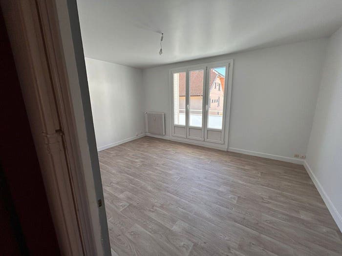 Saint Pierre, Pontarlier : Appartement 3 pièces à louer