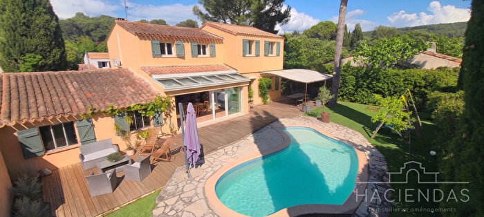 Maison à vendre - Ventabren - 8 pièces - 7 chambres