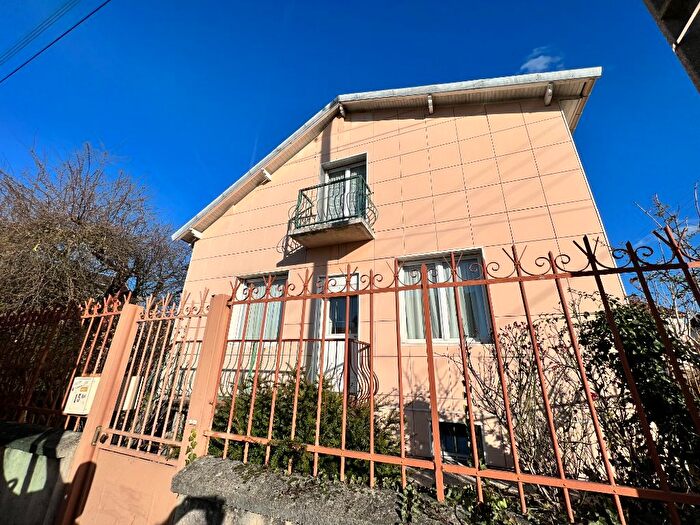 Maison à vendre - Neuilly-sur-Marne, Bourg ancien, Pré Fleuri, Rives de Neuilly - 6 pièces - 4 chambres