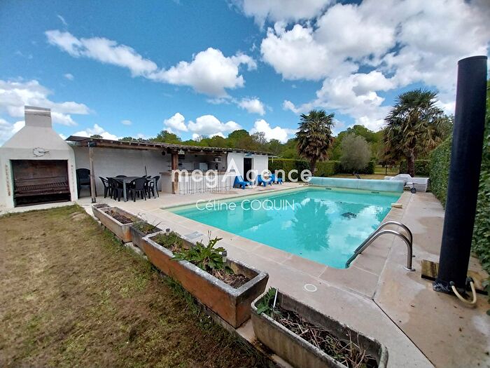 Maison à vendre - Saint-Quantin-de-Rançanne - 17 pièces - 12 chambres