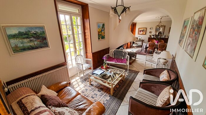 Maison 8 pièces à Jallais, à vendre