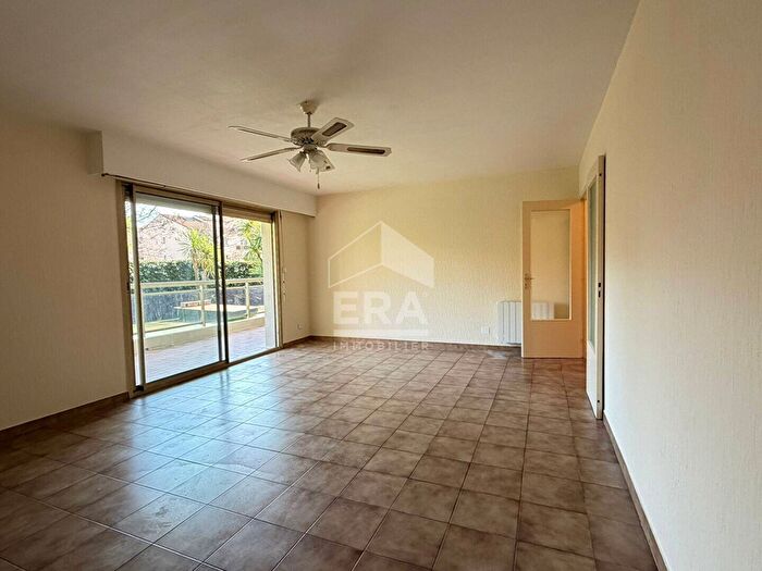 Appartement à louer - Val Fleuri-Les Gros Buaux, Cagnes-sur-Mer - 3 pièces - 2 chambres