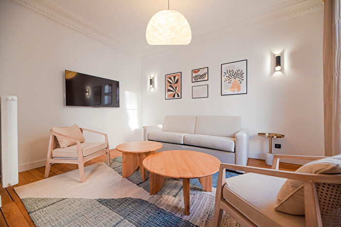 Appartement à louer - Reims, Centre-ville - 4 pièces - 3 chambres