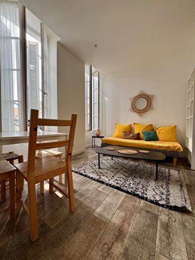 Marseille e, Grands Carmes : Appartement 2 pièces à louer