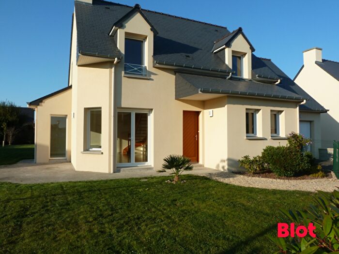 Maison à louer - Saint-Coulomb - 6 pièces - 5 chambres