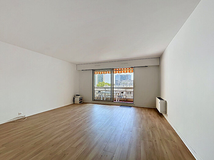 Courbevoie, Hôtel de ville : Appartement 4 pièces à louer