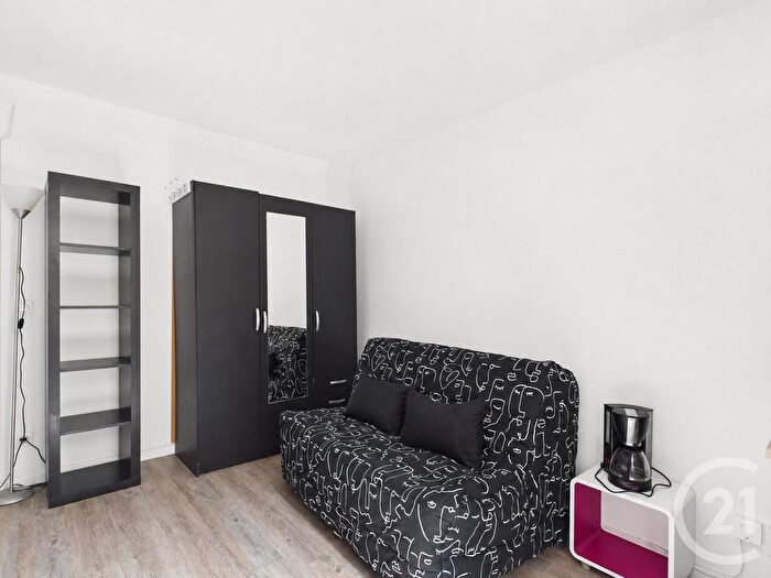 Paris 18ème, Grandes Carrières, Clichy : Appartement 1 pièce à vendre
