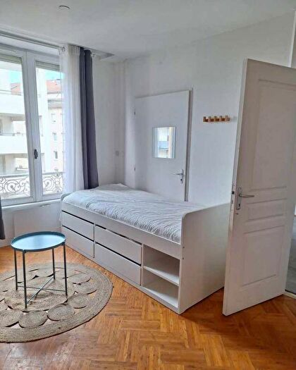 Appartement à louer - Saint Louis, Lyon ème arrondissement - 3 pièces - 3 chambres