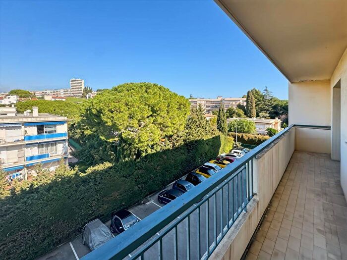 Maison à louer - Saint Jean, Antibes - 2 pièces - 1 chambre