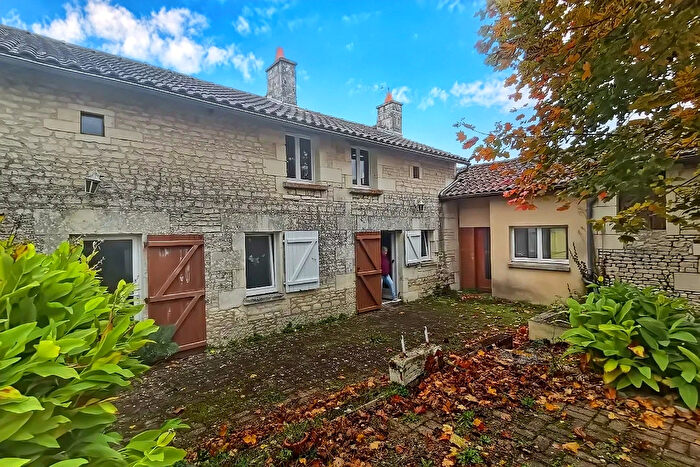 Maison à vendre - La Tour-Saint-Gelin - 5 pièces - 4 chambres