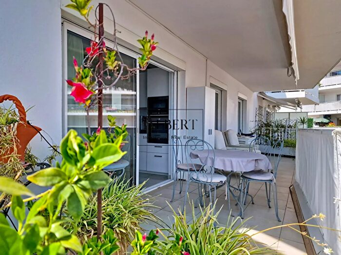 Appartement 3 pièces à vendre à Cannes, Californie Pezou