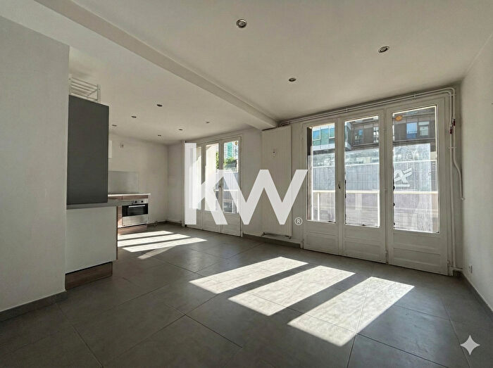 Appartement à vendre - Saint-Étienne, La Terrasse, Bel Air, Bergson, Carnot - 3 pièces - 1 chambre