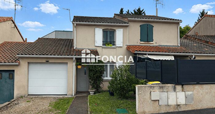 Maison à vendre - Chasseneuil-du-Poitou - 4 pièces - 3 chambres