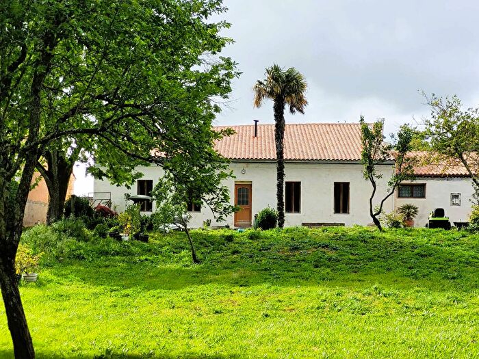 Maison à vendre - Saint-Sorlin-de-Conac - 4 pièces - 2 chambres