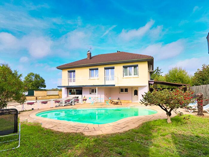 Maison à vendre - Genas - 8 pièces - 4 chambres