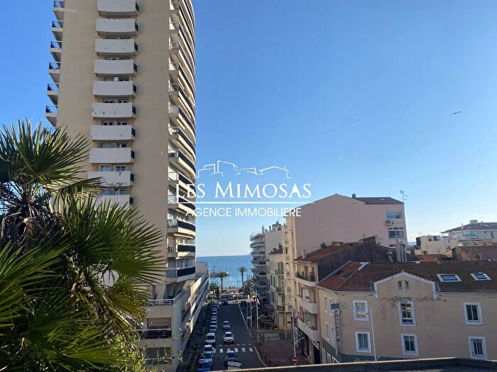 Appartement à vendre - Saint-Raphaël, Centre-ville - 2 pièces - 1 chambre