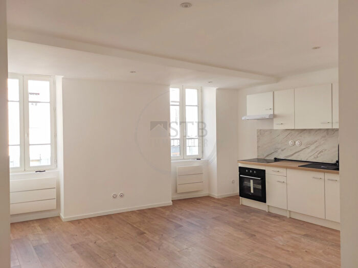 Appartement 3 pièces à Aubenas, Centre-ville, à louer