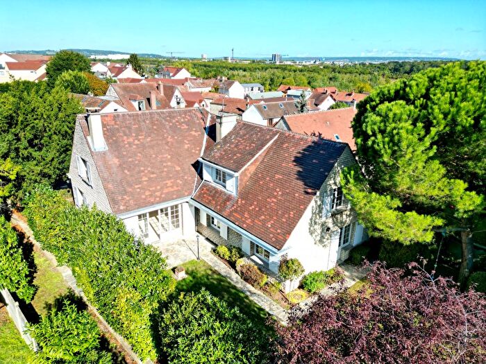 Maison à louer - Chambourcy - 8 pièces - 6 chambres