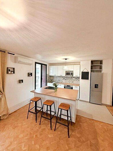 Appartement à louer - Marseille ème arrondissement - 3 pièces - 2 chambres