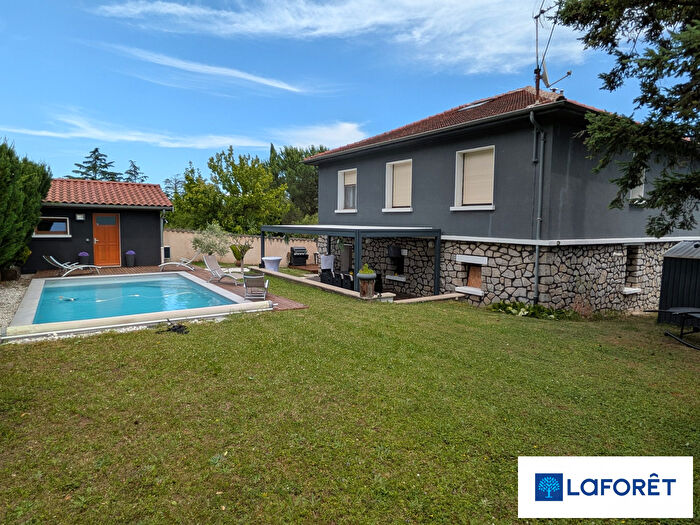 Maison 7 pièces à Saint-Genis-Laval, à vendre