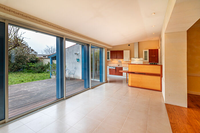 Maison à vendre - Saintes, Centre-ville - 5 pièces - 4 chambres