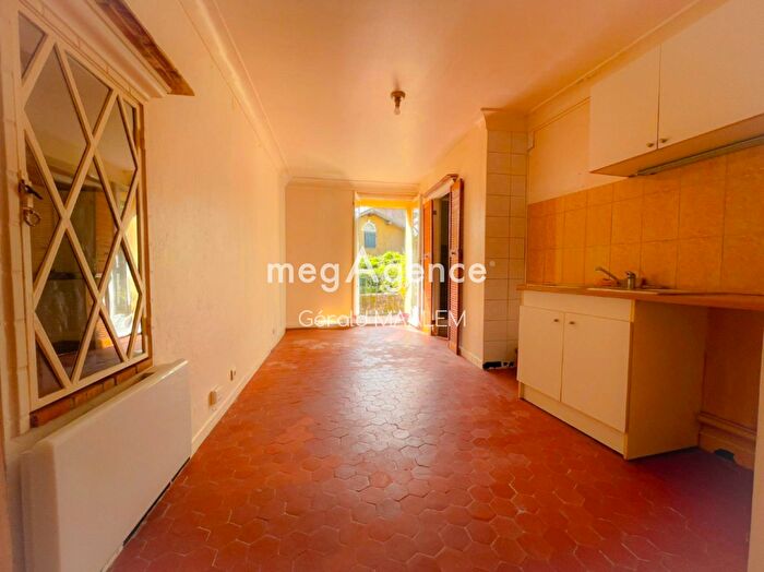 Appartement 1 pièce à vendre - Roquebrune-sur-Argens, Village