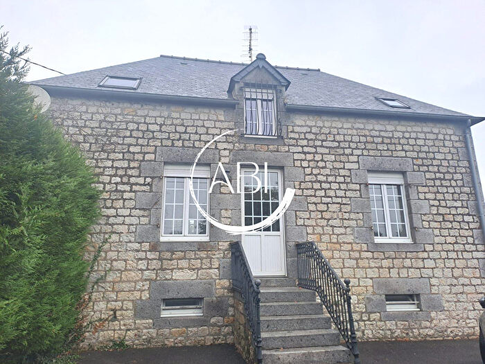 Maison à louer - Rennes-en-Grenouilles - 4 pièces - 3 chambres