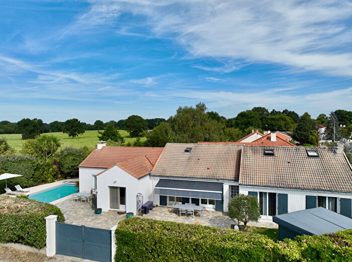 Maison à vendre - Saint-Hilaire-de-Chaléons - 6 pièces - 5 chambres