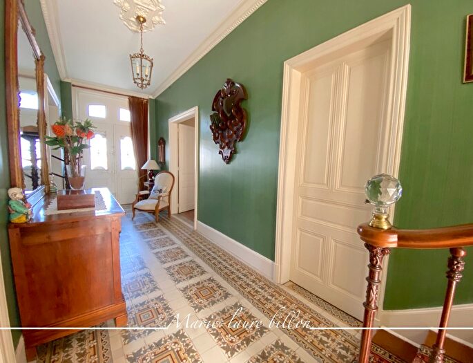 Maison à vendre - Nueil-les-Aubiers - 8 pièces - 6 chambres