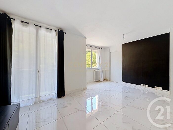 Appartement 4 pièces à louer - Bourgoin-Jallieu, Pré-Bénit, Quais