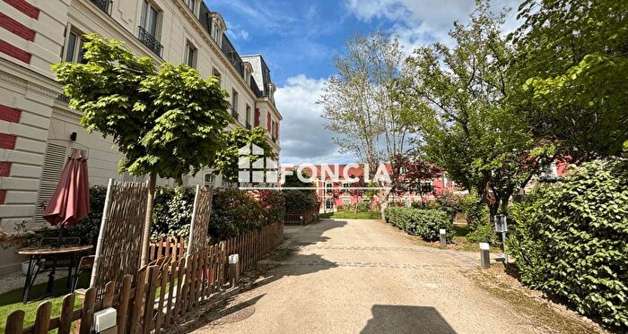 Place Louis XIV, Saint-Germain-en-Laye - Appartement 1 pièce à louer