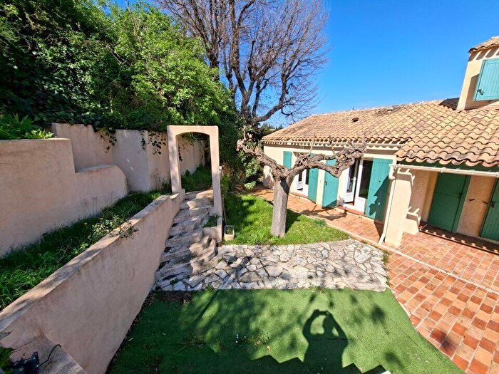 Maison à louer - Gardure, Bouc-Bel-Air - 5 pièces - 4 chambres