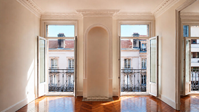 Appartement 6 pièces à louer à Nancy, Poincaré, Foch, Anatole France, Croix de Bourgogne