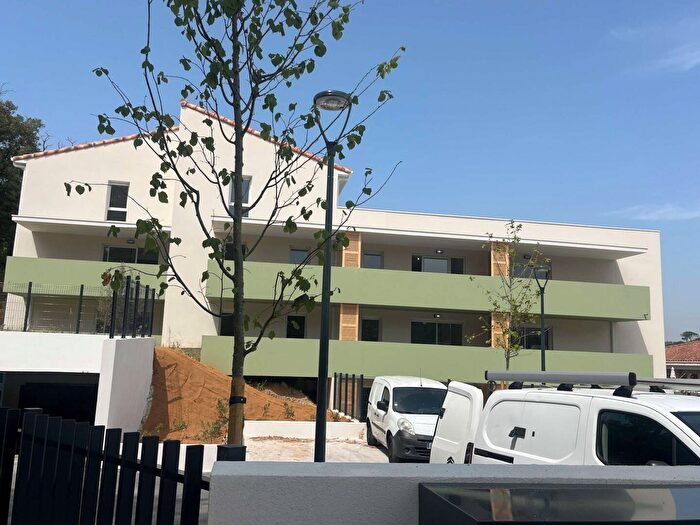 Appartement à louer - Saint Menet, Marseille ème - 4 pièces - 3 chambres