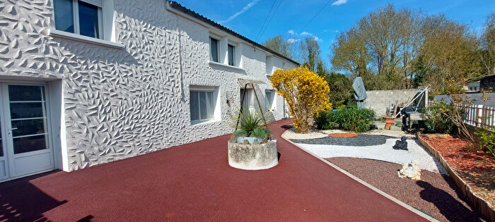 Maison 8 pièces à vendre à Ardillières