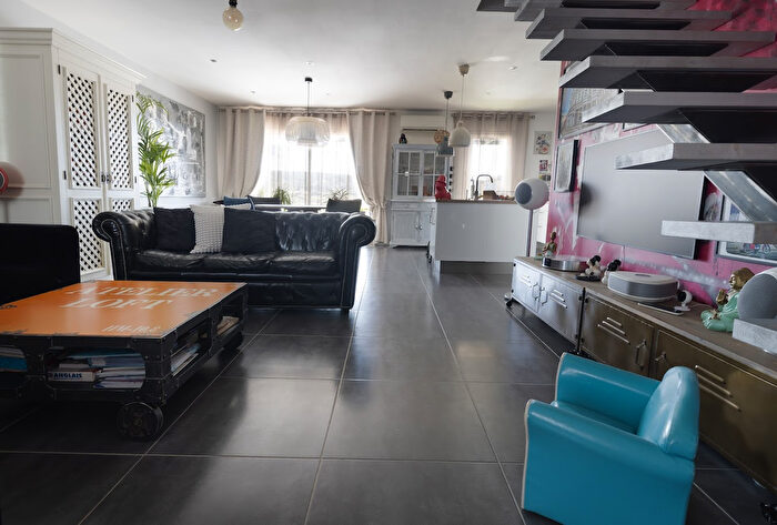 Maison à vendre - Villeveyrac - 6 pièces - 4 chambres