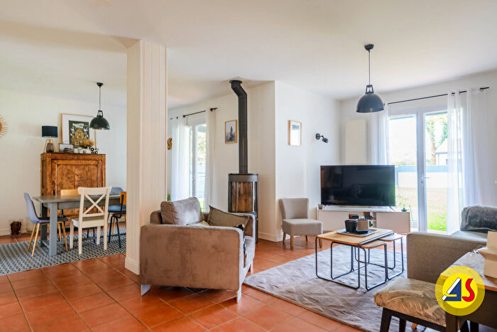 Maison à vendre - Pont-Saint-Martin - 6 pièces - 4 chambres