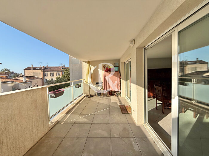 Appartement à vendre - Hyères, Pyanet - 4 pièces - 2 chambres