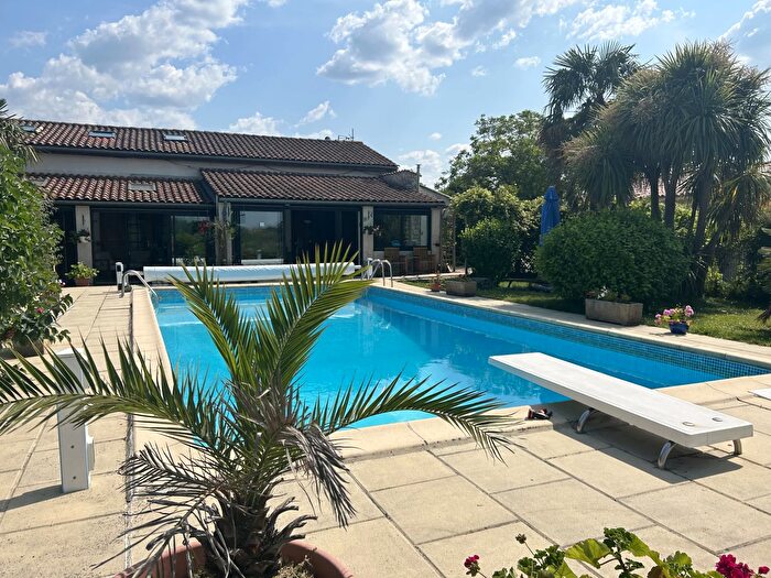 Maison à vendre - Mirambeau - 11 pièces - 6 chambres