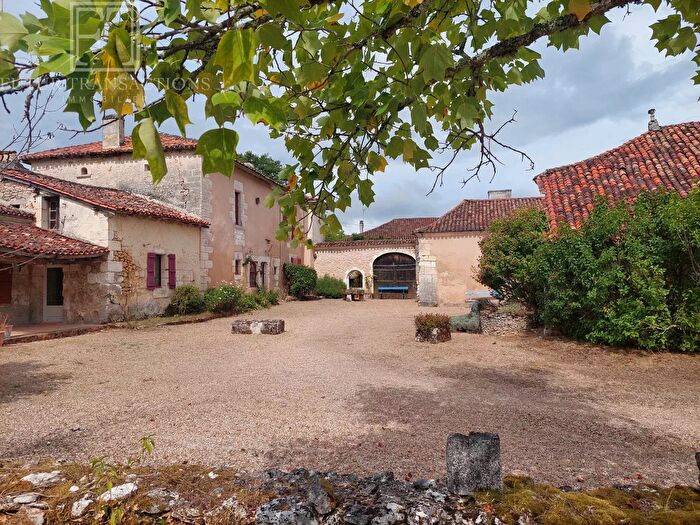 Maison à vendre - Vieux-Mareuil - 16 pièces - 11 chambres