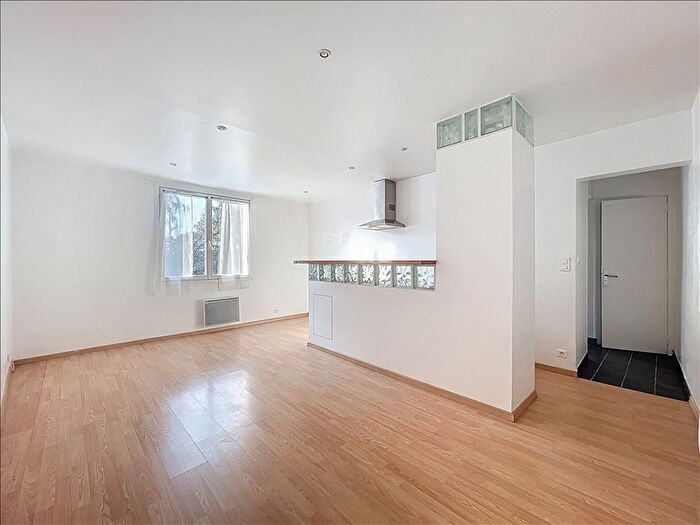 Appartement à louer - Neuilly-Plaisance, Côteaux dAvron - 2 pièces - 1 chambre