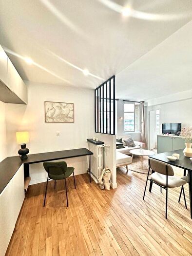 Appartement à louer - Dupleix-Motte Picquet, Paris ème arrondissement - 2 pièces - 1 chambre