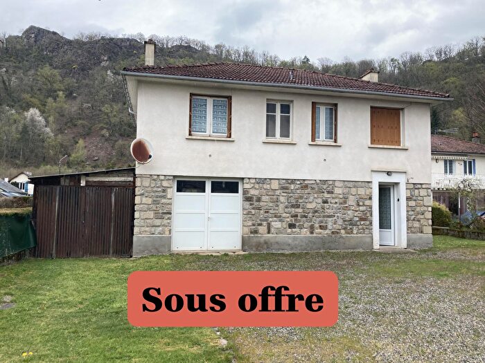 Maison à vendre - Champs-sur-Tarentaine-Marchal - 5 pièces - 4 chambres