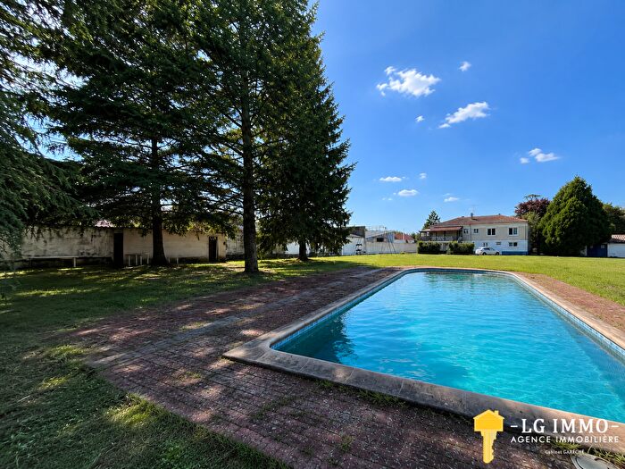 Maison 9 pièces à Jonzac, à vendre